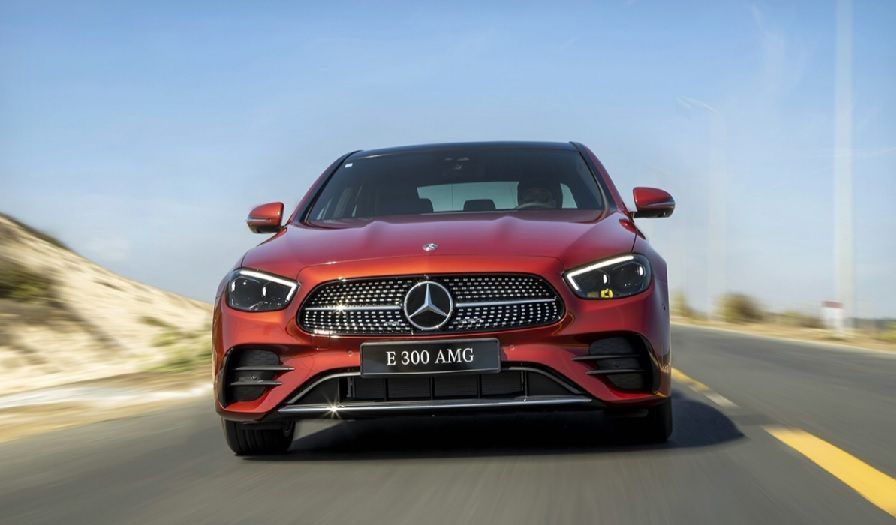 Mercedes E300 AMG 2022 cải tiến toàn bộ tính năng, công nghệ